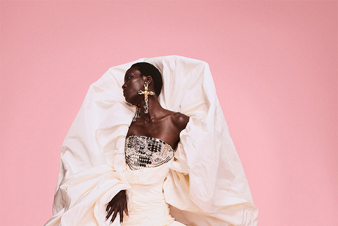 5 things to know about Schiaparelli’s ode to couture romance