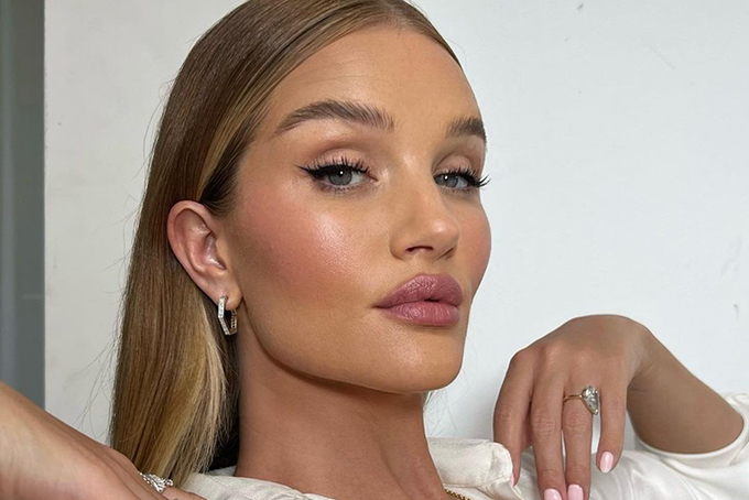 Gym lips: The easy TikTok trend that makes plumping your pout a breeze