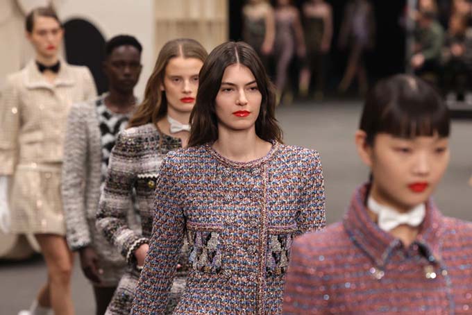 Chanel’s cool-girl waves are springtime’s easiest hair trend