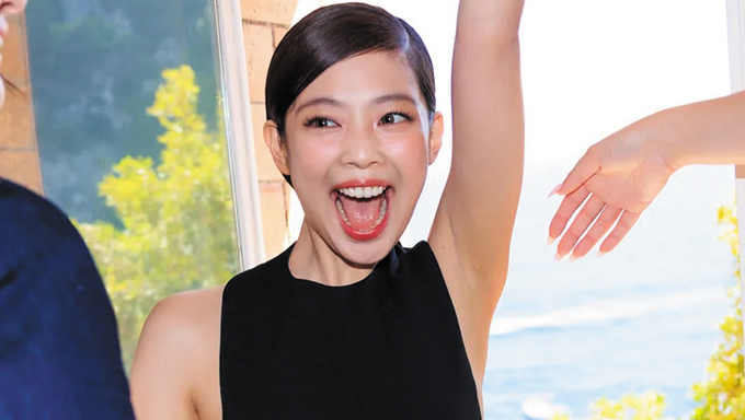 Jennie Kim makes her runway debut at the Jacquemus fall 2024 show