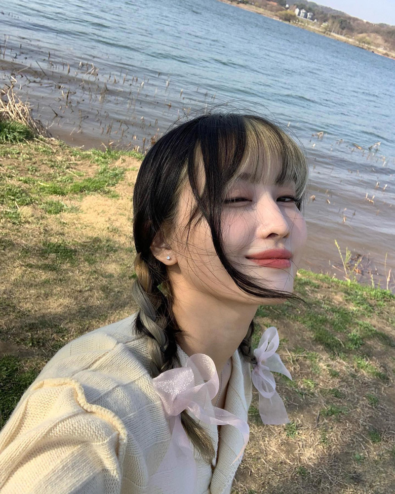 9 striking hair and make-up moments from Momo of Twice