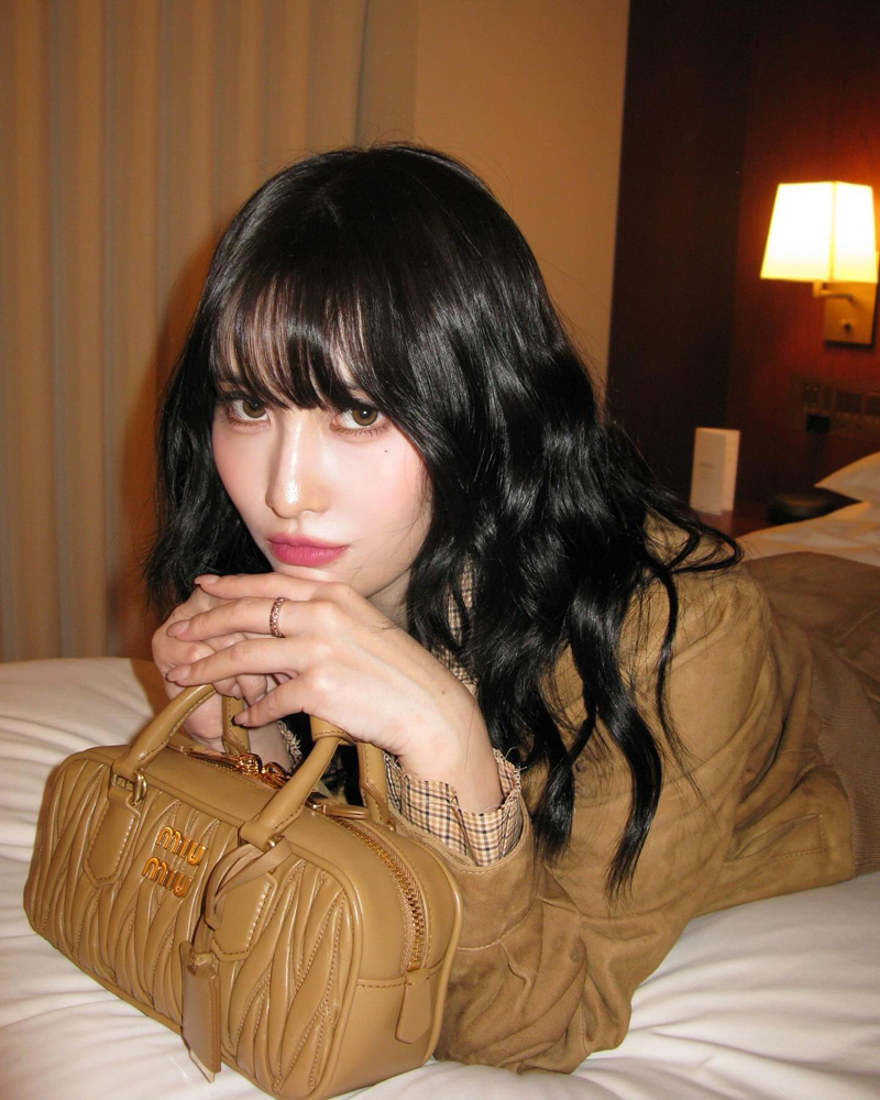 9 striking hair and make-up moments from Momo of Twice