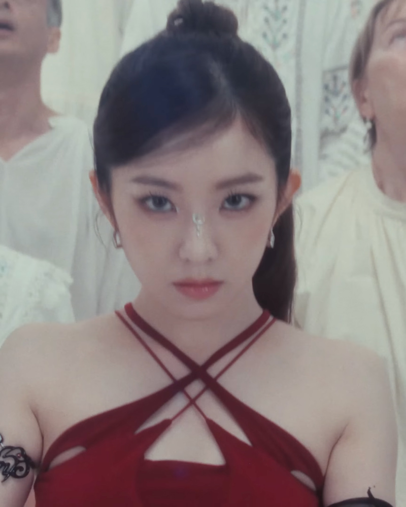 The most enthralling beauty moments from Red Velvet ‘Cosmic’ MV