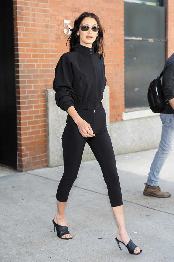 Cropped capris from the aughts are back. Here’s how to style them