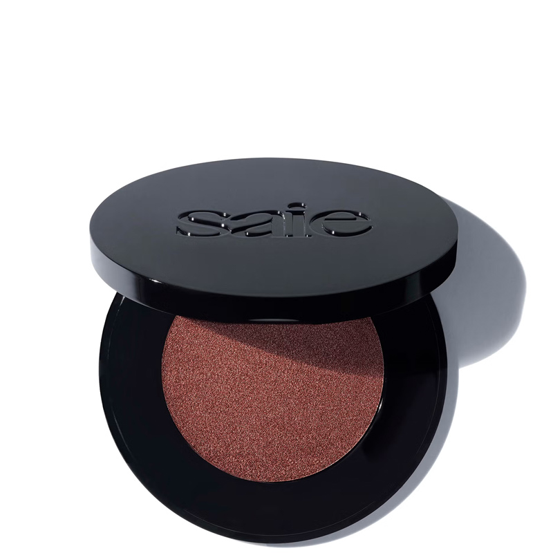 Hailey Bieber loves blonzing—fall’s latest make-up trend