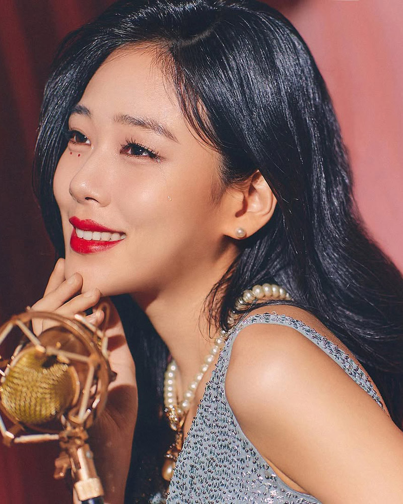 The most impactful hair and make-up details from Bibi so far