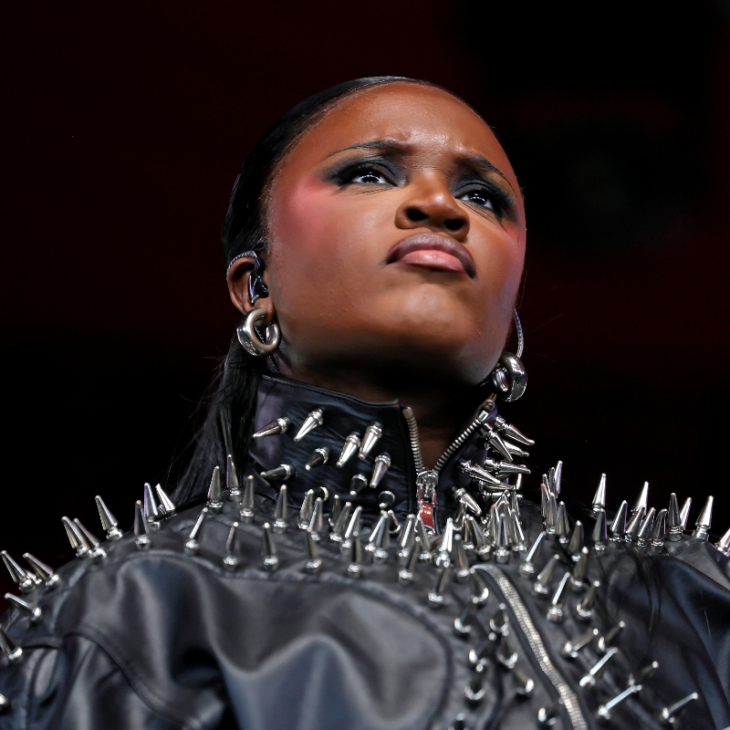 The most electrifying beauty looks spotted at Coachella 2025