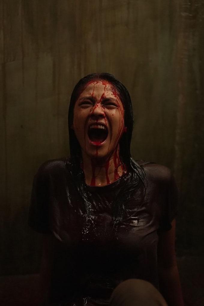 A look inside the life of a special effects make-up artist in Indonesia ...