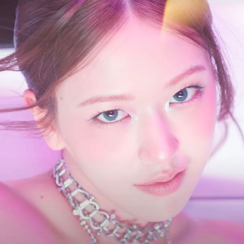The striking beauty beats in IVE’s ‘XOXZ’ MV