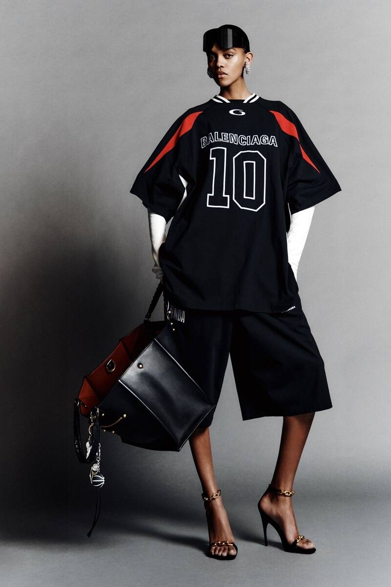 Vogue‘s best looks from the Balenciaga pre-fall 2026 collection